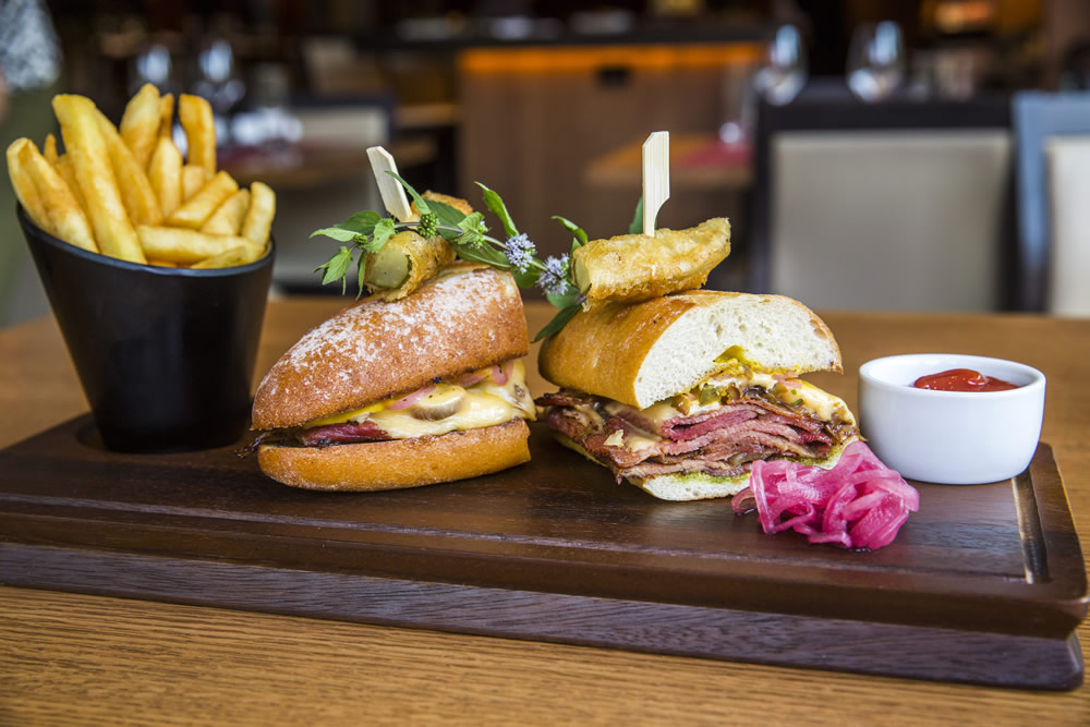 SeaTac Restaurants | Copperleaf Restaurant at Cedarbrook Lodge